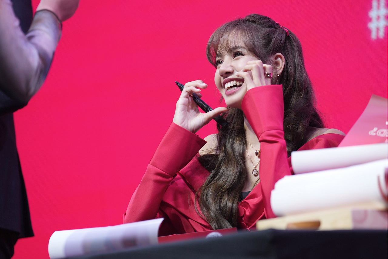 ลิซ่า แบล็กพิงค์ จัดโมเมนต์สุดฟิน ผ่านกิจกรรมสุดพิเศษ | ryuisnow